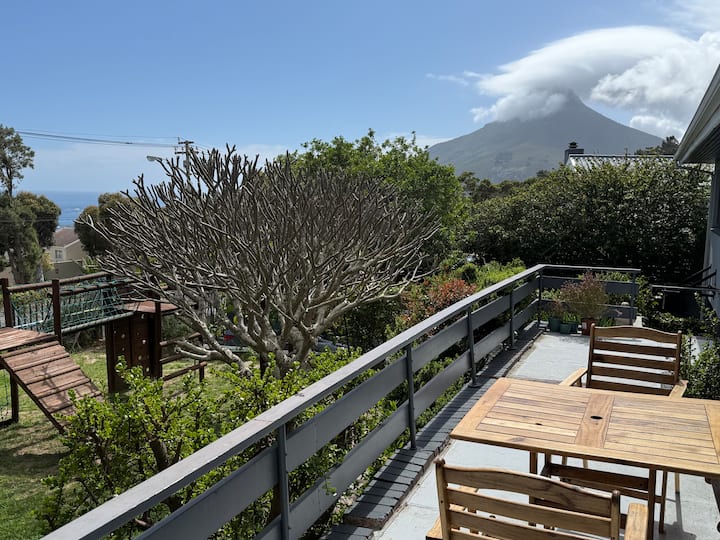 Camps Bay Beach House | Sea View | Big Garden - Le Cap
