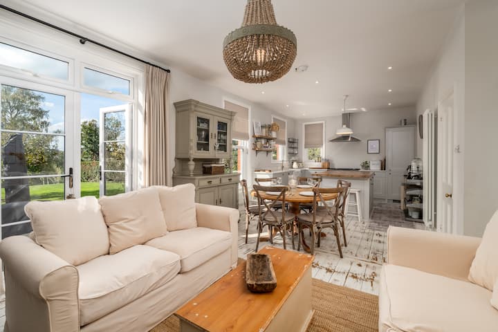 Stunning Modern Countryside Home | Passthekeys® - St Albans