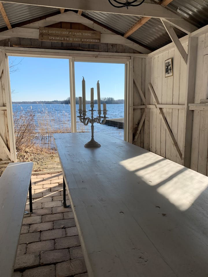Magisk Sjötomt Med Bastu,båt,orangeri.
 13 Bäddar - Tingsryd