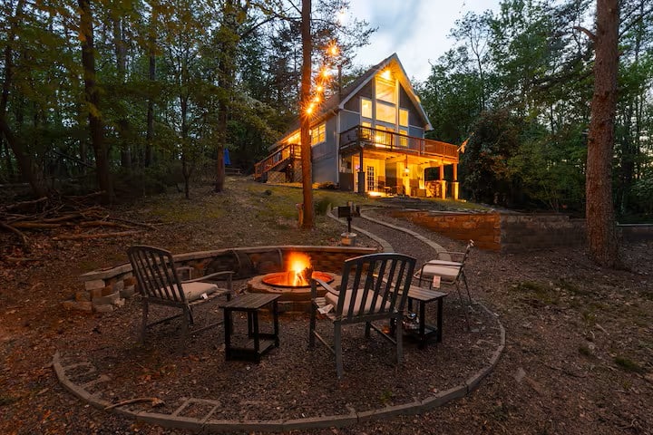 Bryce Chalet | Hot Tub, Fire Pit, Game Room, Pets - Virginia