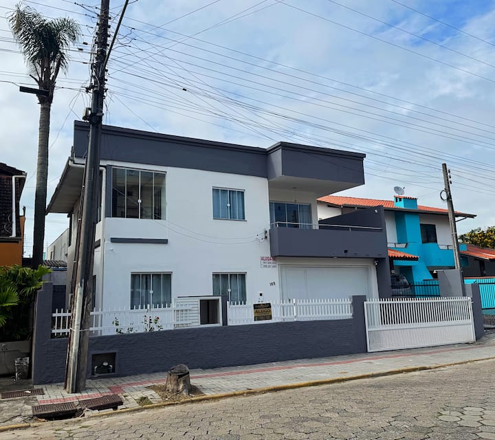 Raridade! Casa Ampla Para Até 30p, A 120m Da Praia - Bombinhas