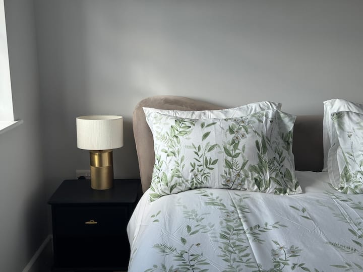 Stylish Doncaster Room With King Bed & Parking - Doncaster