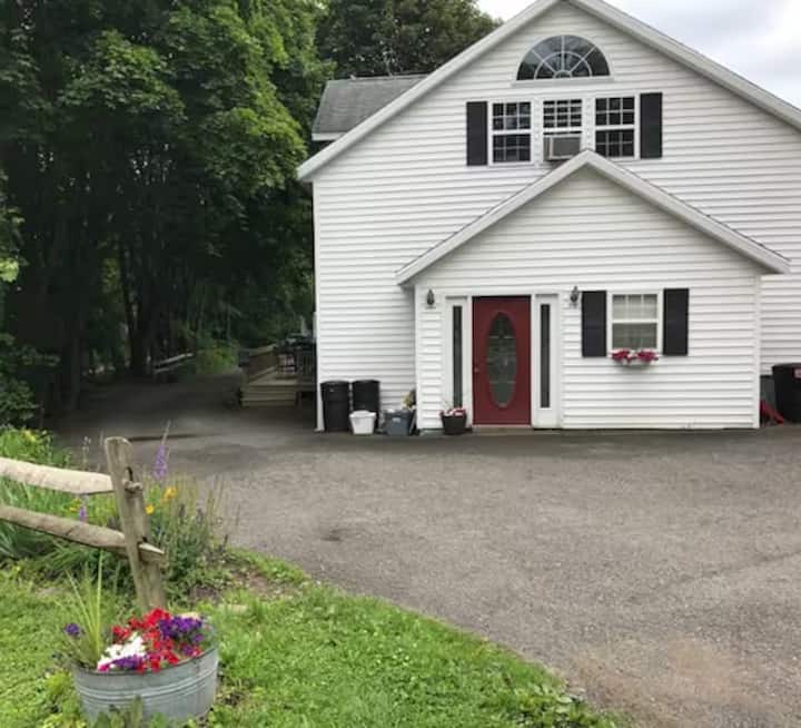 Creekside Chalet + - Oneonta, NY