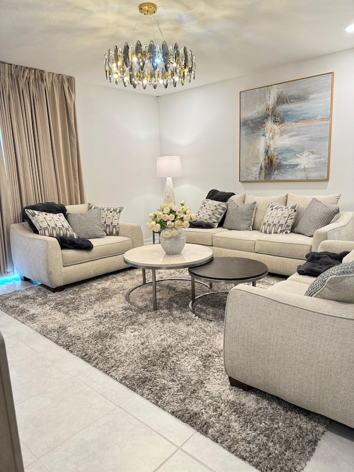 Exclusive 6br Resort Villa – Modern Stay - Haines City, FL