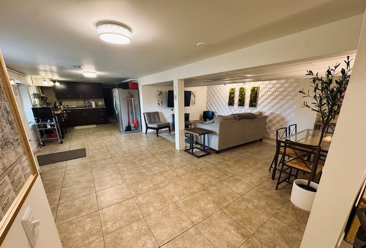 Simply Serene Basement Apt + Full Kitchen 3bdr/2ba - Kansas City
