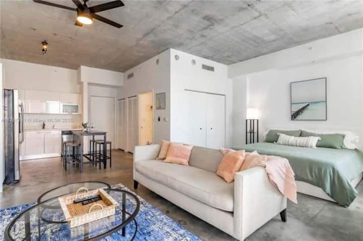 Beautiful Loft In The Heart Of Downtown Miami - Miami, FL