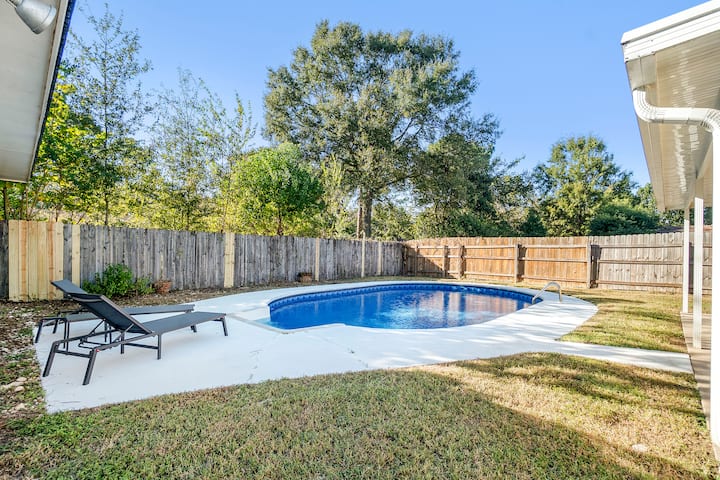 3br Retreat W/ Pool, Hot Tub & Office - Montgomery, AL
