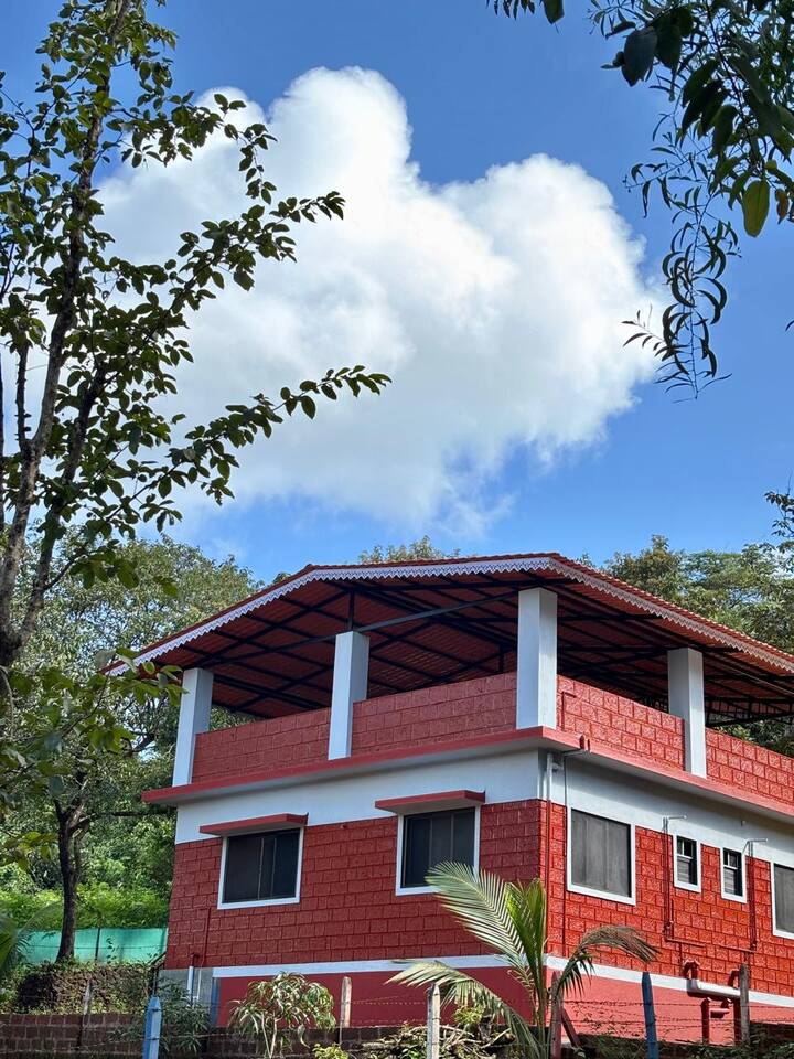 Nature Nest Retreat & Peaceful Family Home - Dapoli