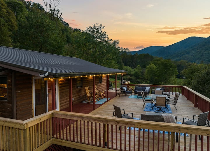 Maggie’s Mountain View-breathtaking Views! Hot Tub - Maggie Valley, NC