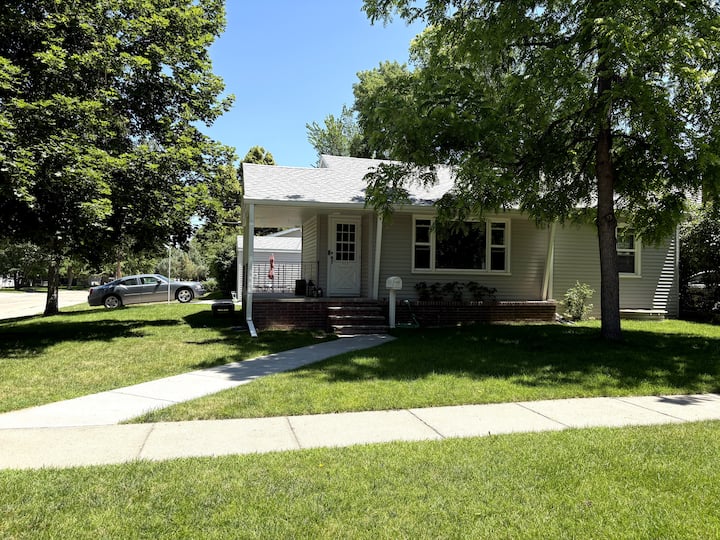 Nice 2 Bedroom House - 1 Block From Csc - Chadron State Park, Chadron
