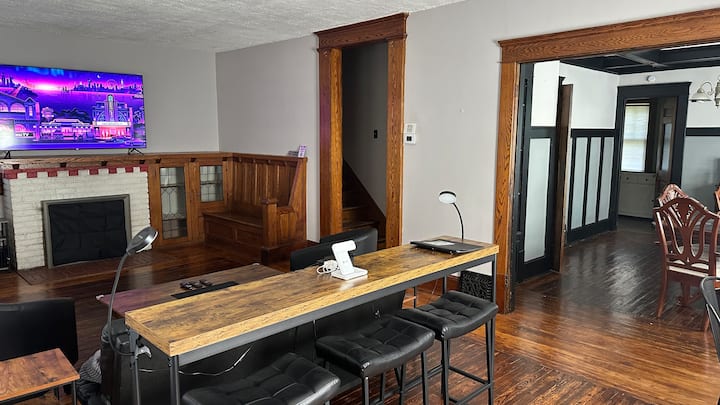 All King Beds, Bbq, Gym, Laundry, 65" Tvs, Parks 4 - Akron, OH