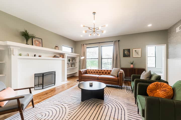 Hyde Park Luxury Stay • 5br Near Lake & Uchicago - Chicago, IL