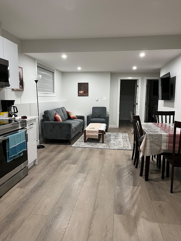 Entire Home In Saskatoon, Canada - Saskatoon