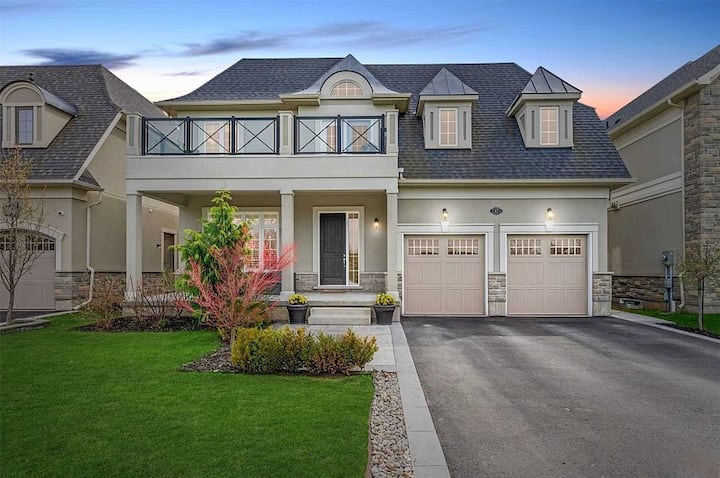 Beautiful Home By The Lake! - Grimsby