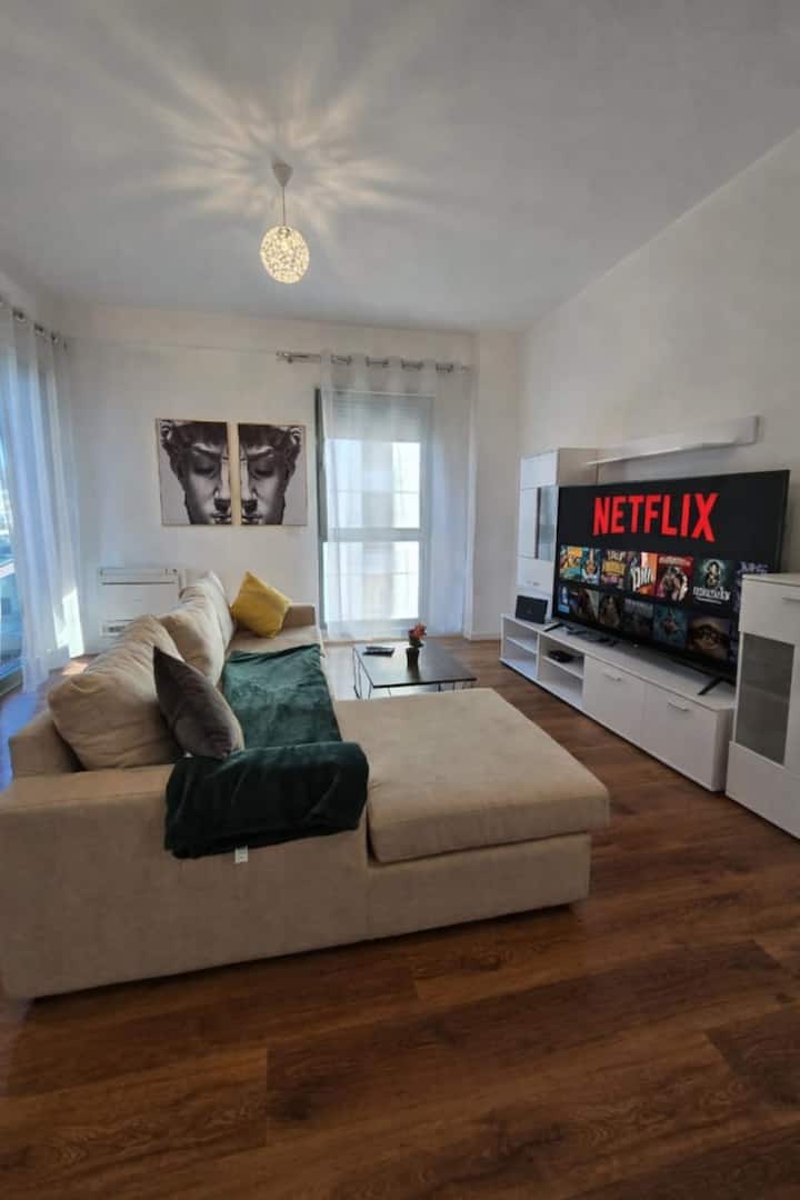 Central Kavaja Flat Ii W/ 24h Self Checkin - 티라나