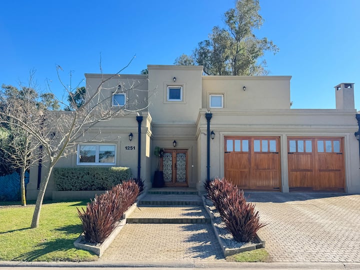 Increíble Casa P/10 Pax Con Piscina Y Cochera - Mar del Plata