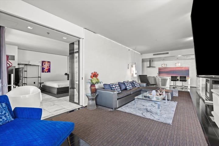 Palms Oasis In The Sky W/ Wrap Around Balcony - Las Vegas, NV