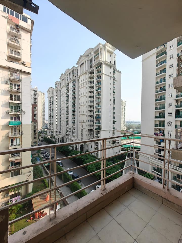 Fully Equipped Duplex Villa Near Advant Navis Park - Noida
