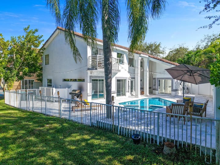 Parkland Family Retreat | Pool Lake Views - Broward County, FL
