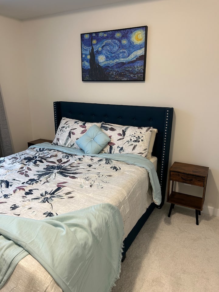 Cozy Bedroom With Shared Bathroom. - Ashburn, VA