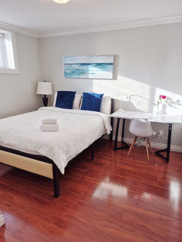 Bright & Cozy 2-bedroom/private Entrance - Port Moody