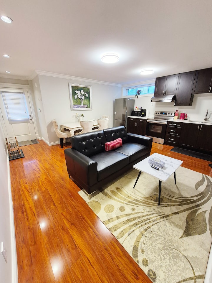 Bright & Cozy 2-bedroom/private Entrance - Burnaby