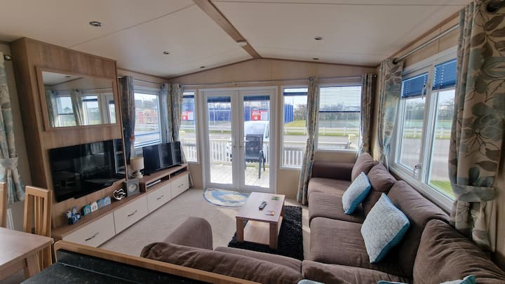 Unique 7 Berth Caravan To Rent Golden Palm Resort - Anderby Creek