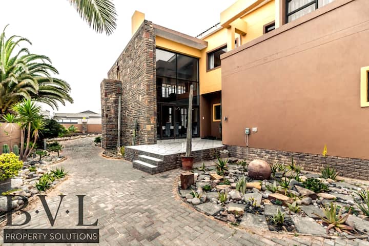 Modern Family House Short Distance From The Beach - Swakopmund