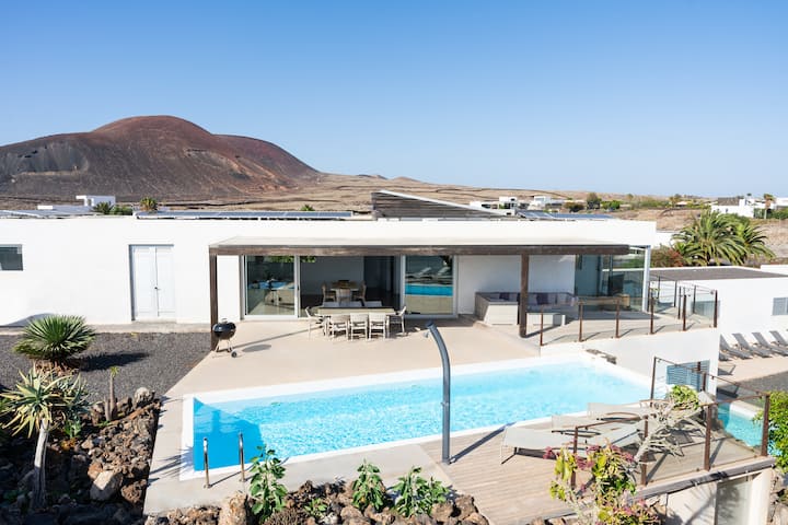 Casa Mascarena | Luxury Villa With Heated Pool - Fuerteventura