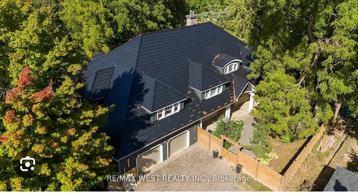 Modern Downtown Cottage Like Oasis - Barrie