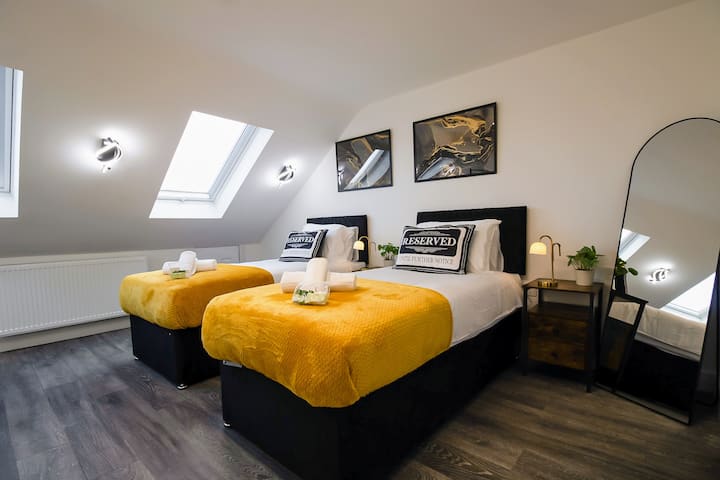 Contractor | 10% Off |Wi-fi |Parking |Sleeps8 - Bedford