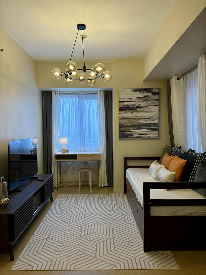 Bright And Airy 1 Bedroom In The Heart Of Downtown - Cagayan de Oro