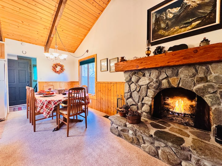 Route Two Retreat | Fireplace |Easy Access In Snow - Wrightwood, CA