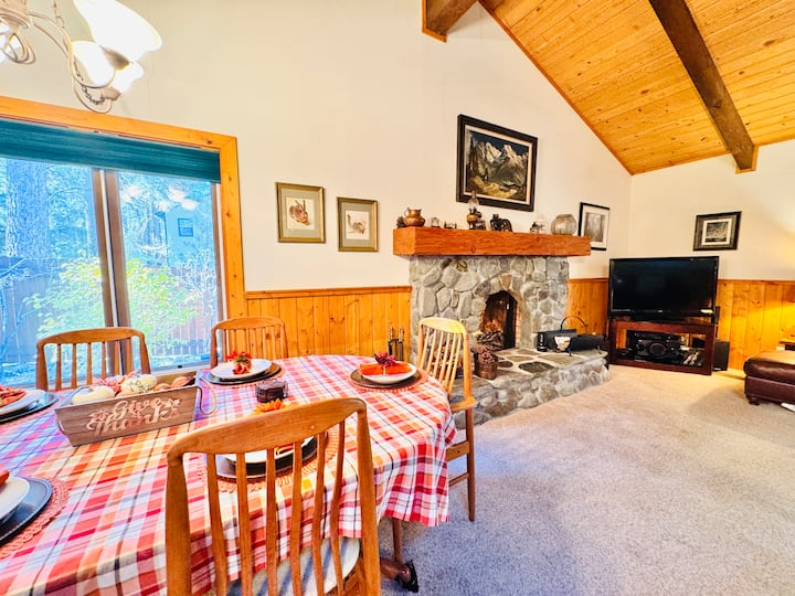 Route Two Retreat | Fireplace |Easy Access In Snow - Wrightwood, CA