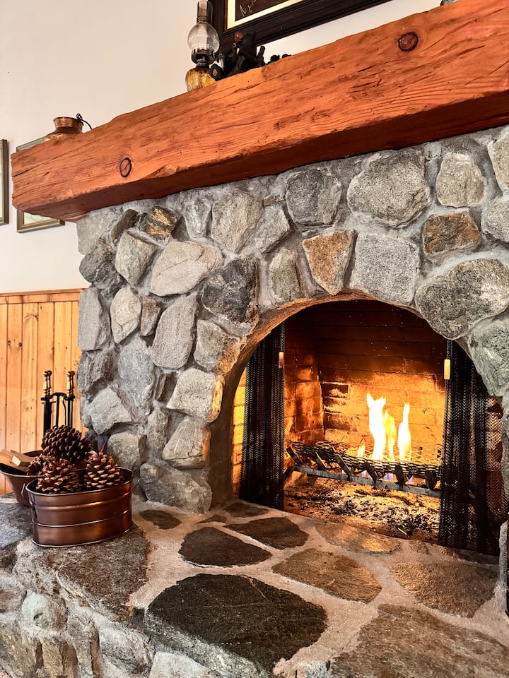 Route Two Retreat | 5 Min To Mthigh | Spacious - Wrightwood, CA