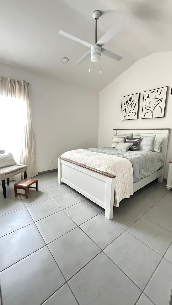 Modern 2br/2ba Apt W/ Spacious Living & Office - Villa Verde, TX