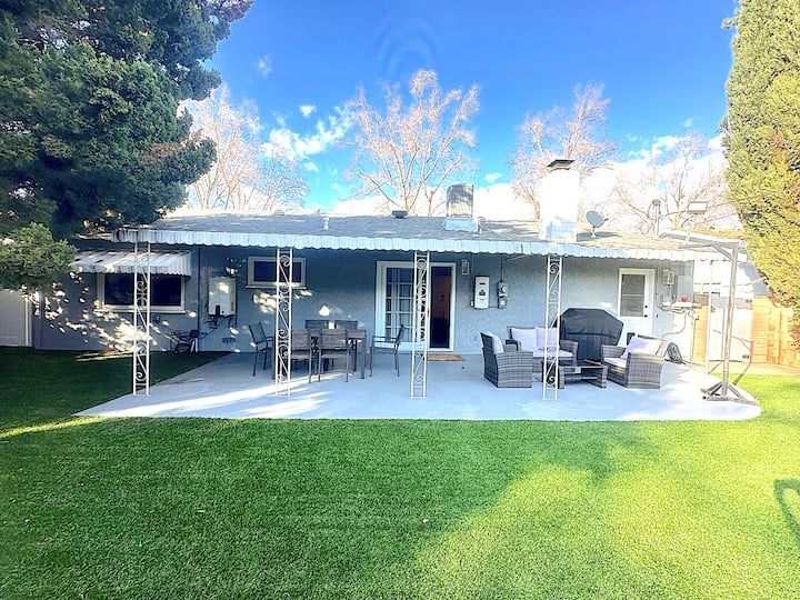 Cozy, 3br House W/ Large Yard & Spa! - Calabasas, CA