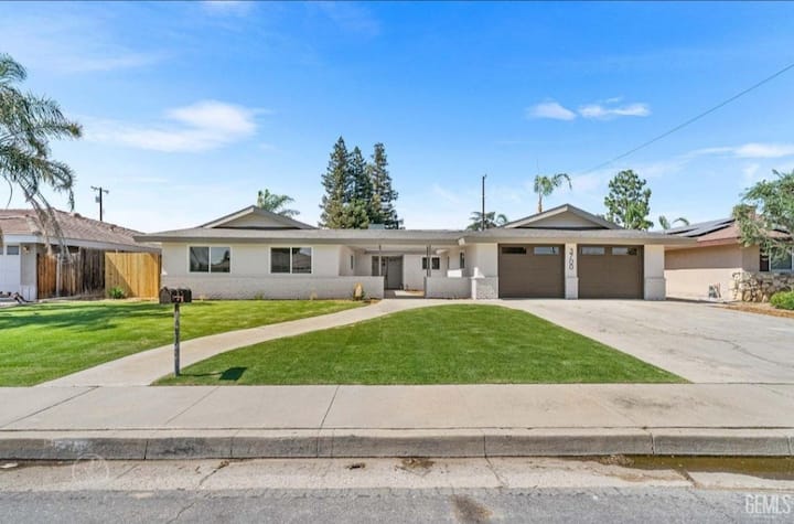 House Crishtmas - Bakersfield, CA