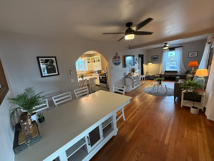 Modern Loft Above The Historic Pueblo Saloon - Pueblo, CO