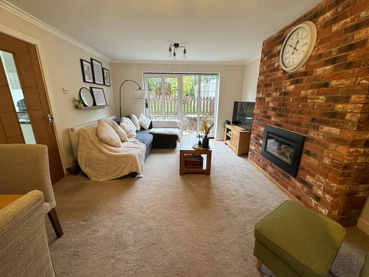 3-bed Home Near Birmingham City Centre - Discount - Birmingham