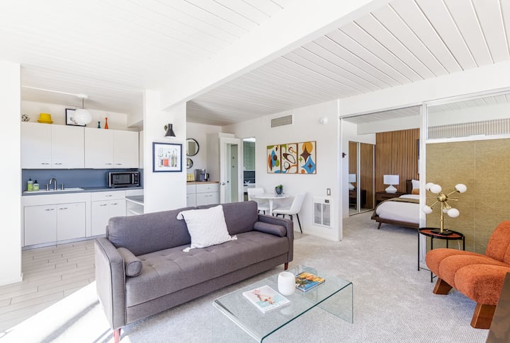 Mid-century 220
At
Ocotillo Lodge - Palm Springs, CA