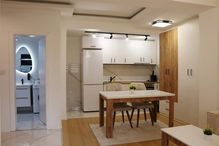 S Lux Center Studio Apartment - Skopje