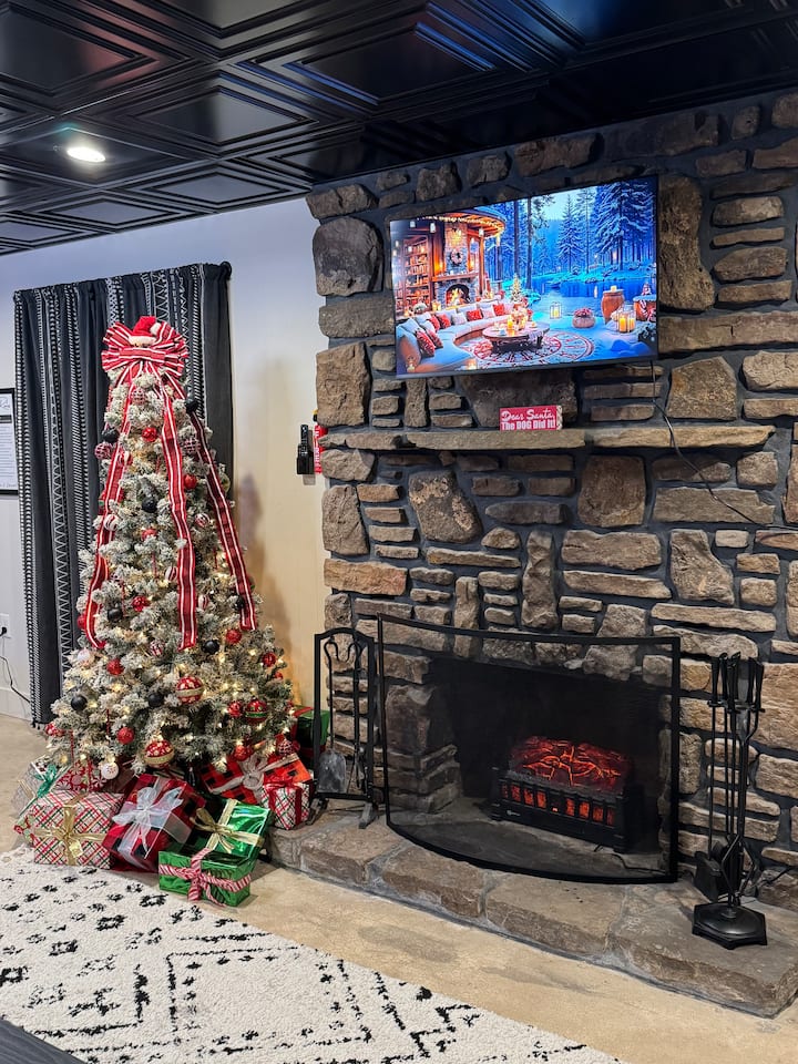 *New* Grisham Getaway: Hottub | Gameroom | Firepit - United States