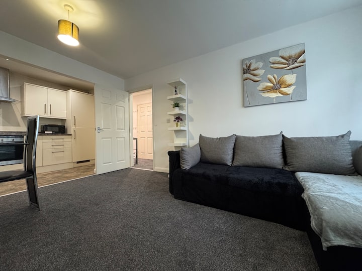 Central Luton Ground Floor Flat – Sleeps 4 - Harpenden