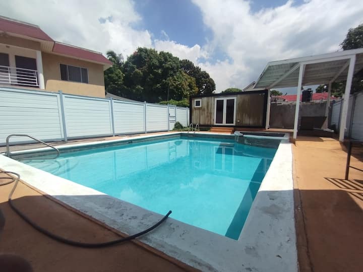 Clievden 3 Bedroom Pool House - Kingston