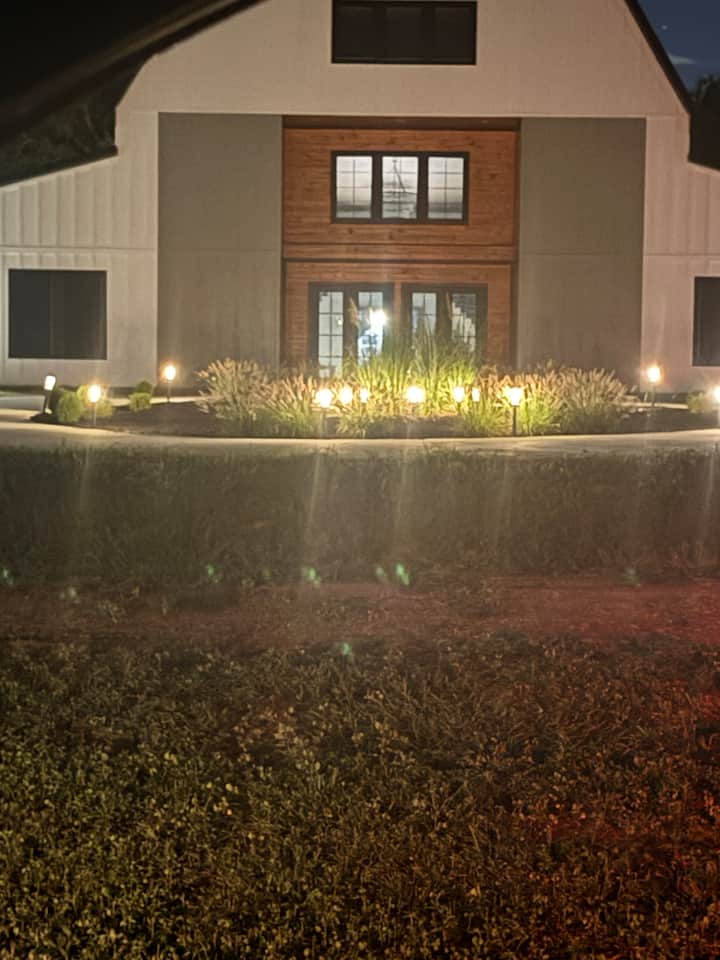 Tennessee Luxury Estate/15 Acres
Sleeps 6-8 Plus - Lewisburg, TN