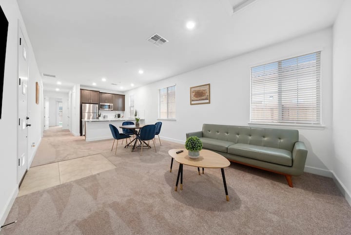 Luxury Spacious 1bd/1b - Elk Grove - 엘크그로브