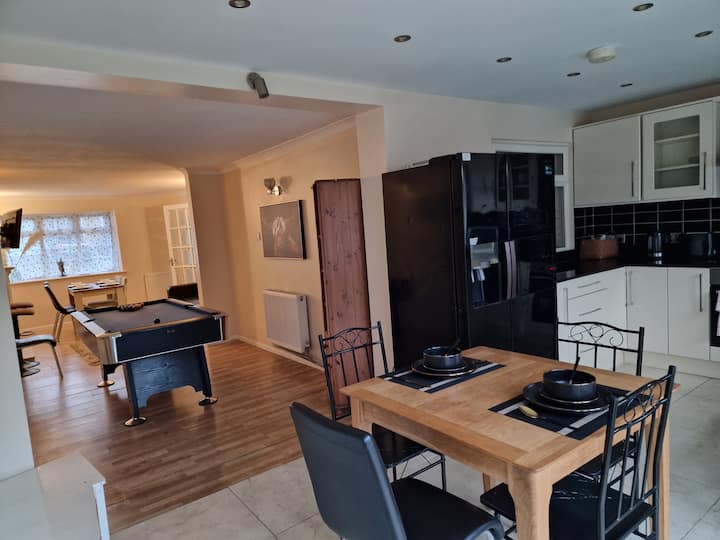 Pleasure Home - 赫默爾亨普斯特德