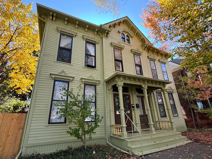 Craig House Upper Suite | Historic Corktown! - Detroit