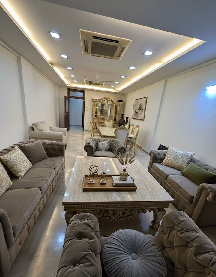 Spacious Flat Opp Jaslok Hospital Peddar Road - Mumbai